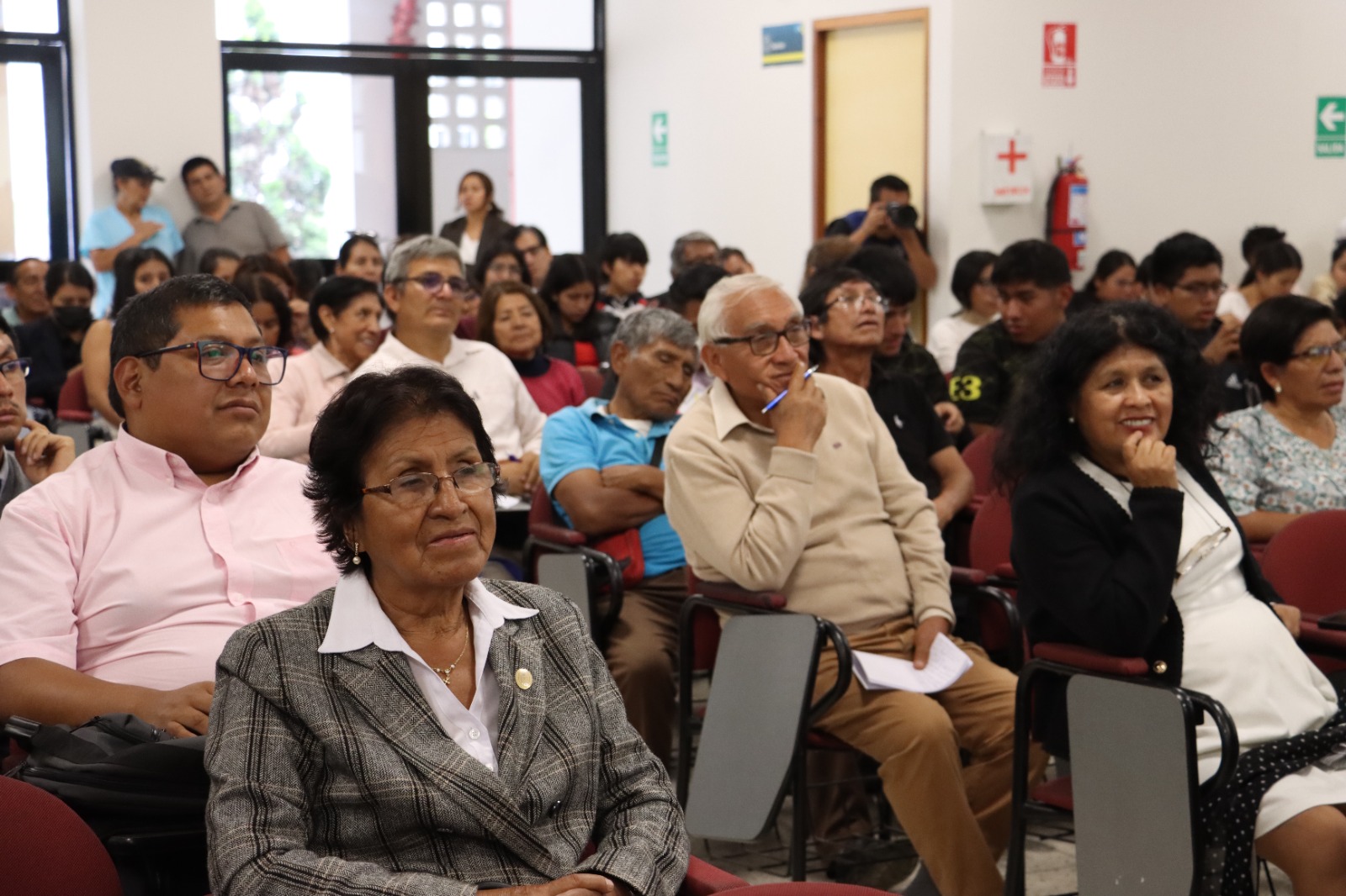 Exministro de Educación, Idel Vexler, dio una conferencia sobre tutoría ...